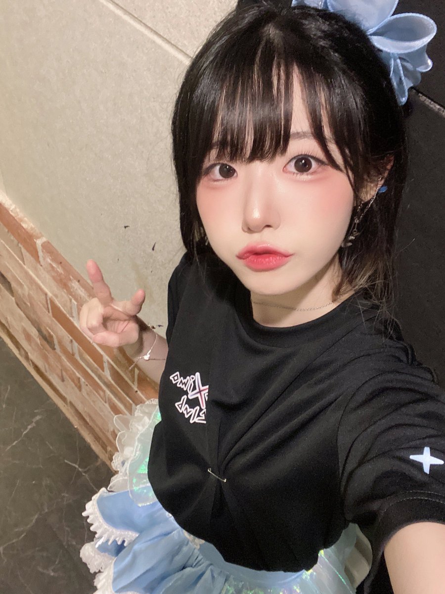 나비 🎀💧🐬 On Twitter 230517 아로아로에서평일에하는그거 230521 해시태그 공연후기