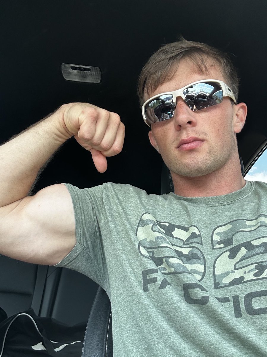 Alpha Axel on Twitter: "Who’s gonna be a good boy and go pay for my lunch 😈 $20 $alphaaxel10"