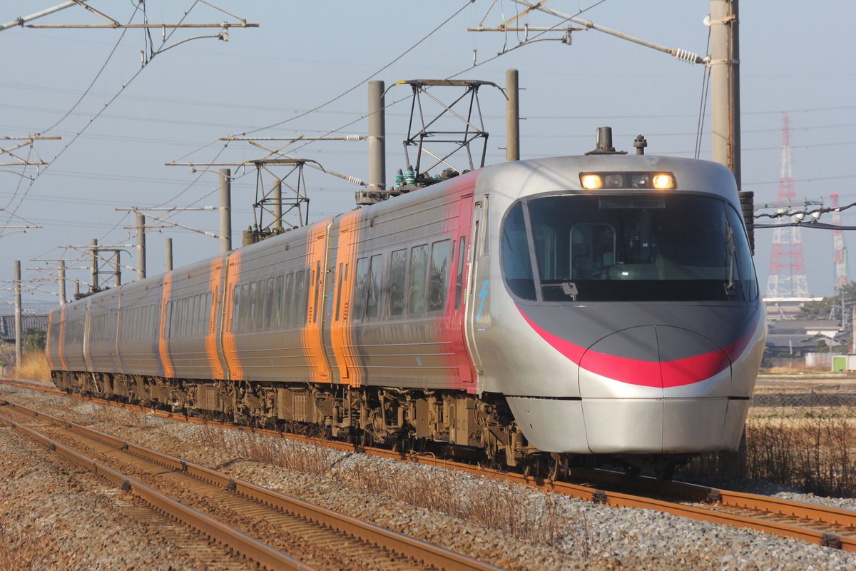 ほりでーむらかみ on Twitter: "JR四国8000系、再度リニューアルということで、初代のカラーもやって頂けたら嬉しいのですが…"