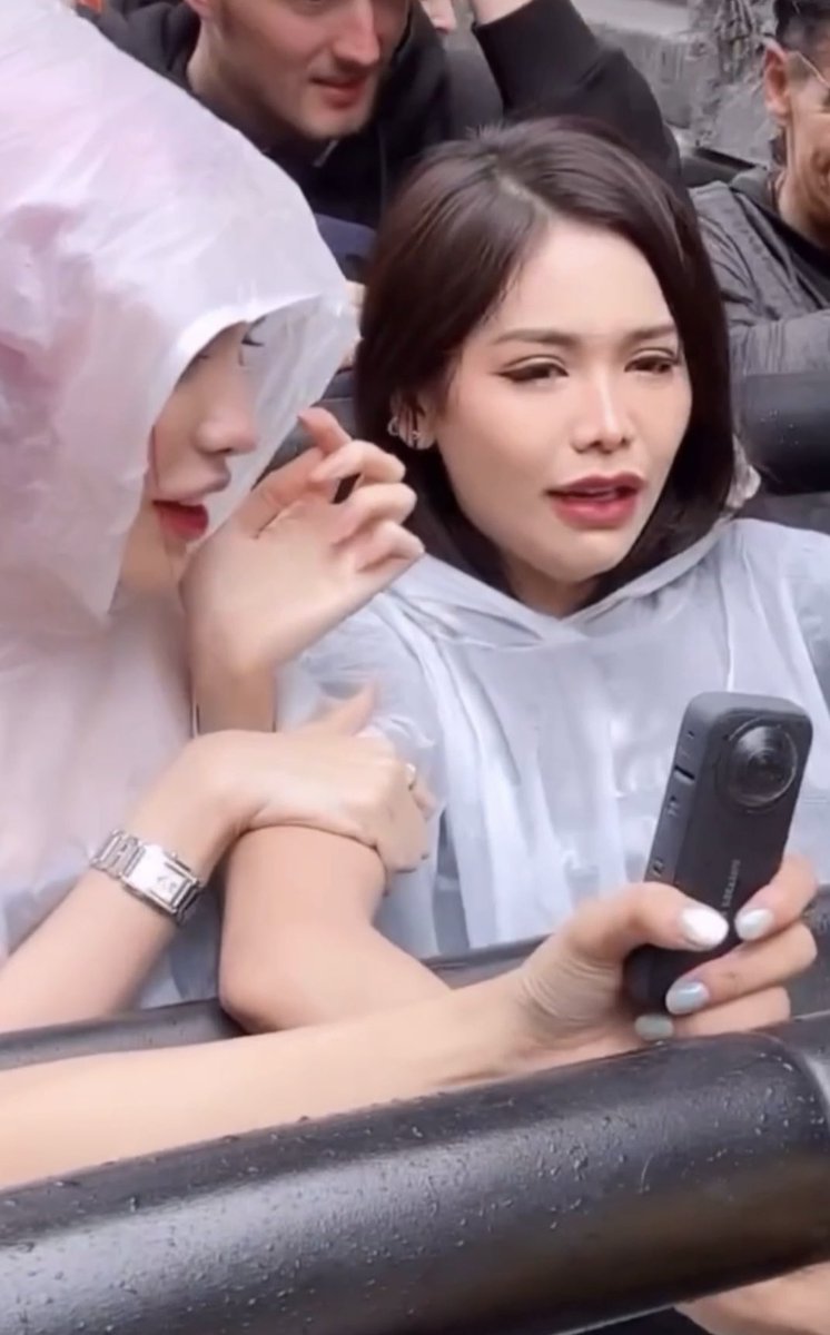 ดีอีเออา ʕ•ᴥ•ʔ วราติน On Twitter เอ็นดูเจ้าหนูจับเเขนพี่ฟ้าเเน่นเลย