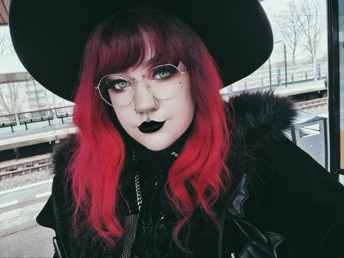 goth mommy 🦇🖤 (comms open!) on Twitter: "RT @lunarclaws: #WorldGothDay ? Bet! 🦇"