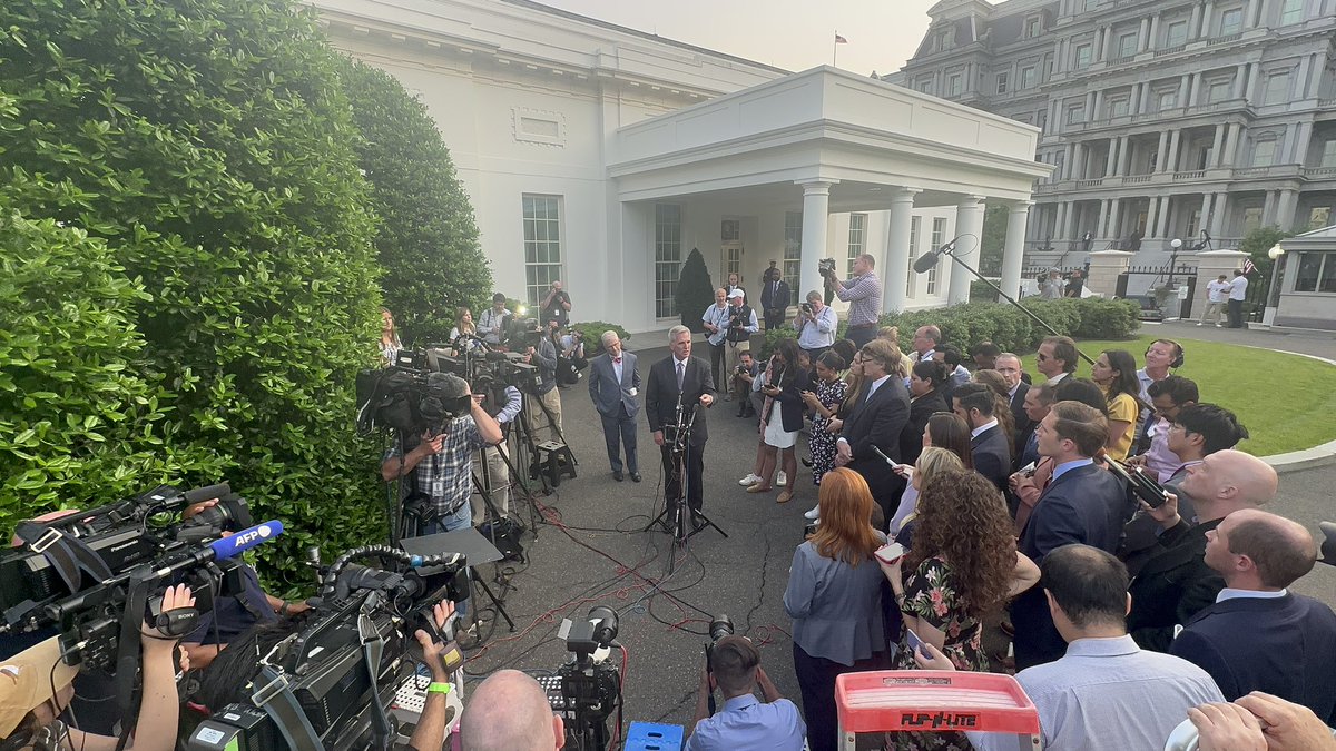Andrew Leyden on Twitter: "Speaker McCarthy addresses the press outside the West Wing after a ...