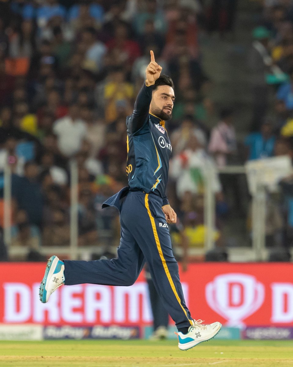 Gujarat Titans On Twitter Throwback To Rashid Khans Magical Spell And Shubman Gills Sublime