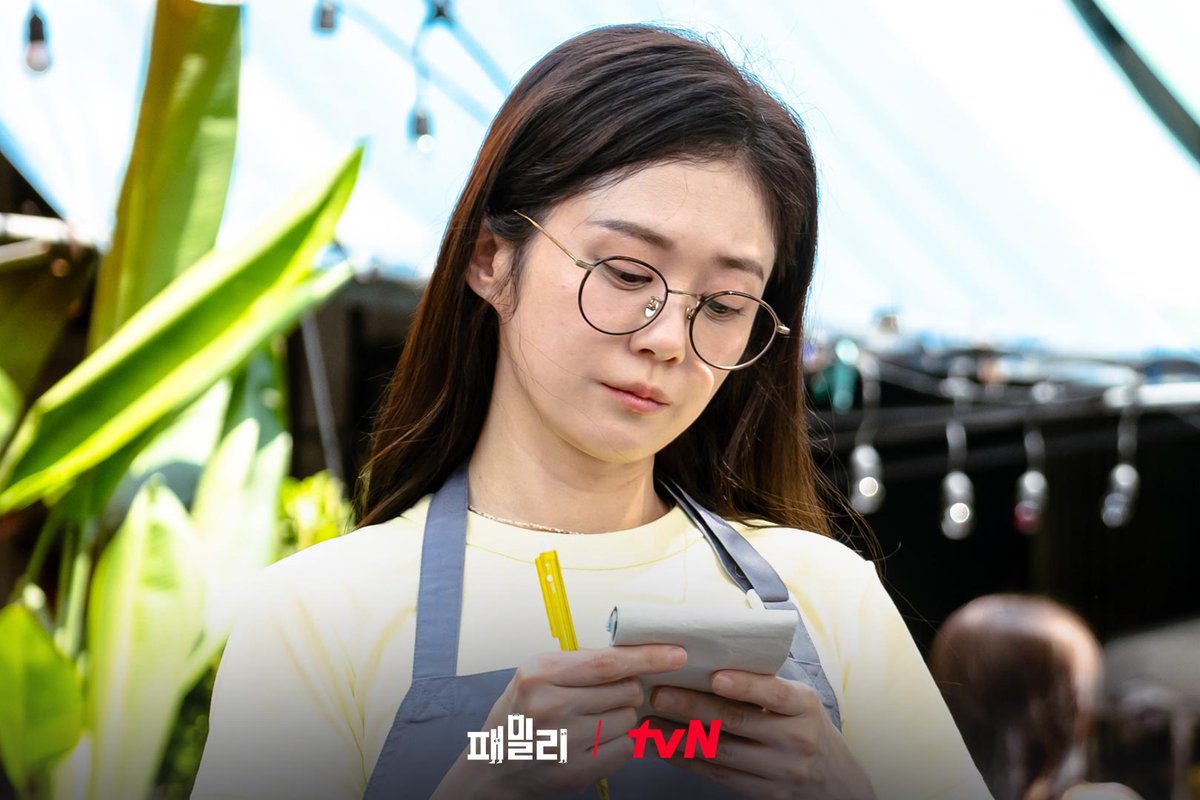 tvN drama on Twitter: "👪11화 비하인드👪 태구는 범인이 아니었습니다👨‍⚖️ 악을 뿌리 뽑기 위해 고군분투하는 도훈&오 부장님, 가족에게 돌아가기 위한 ...