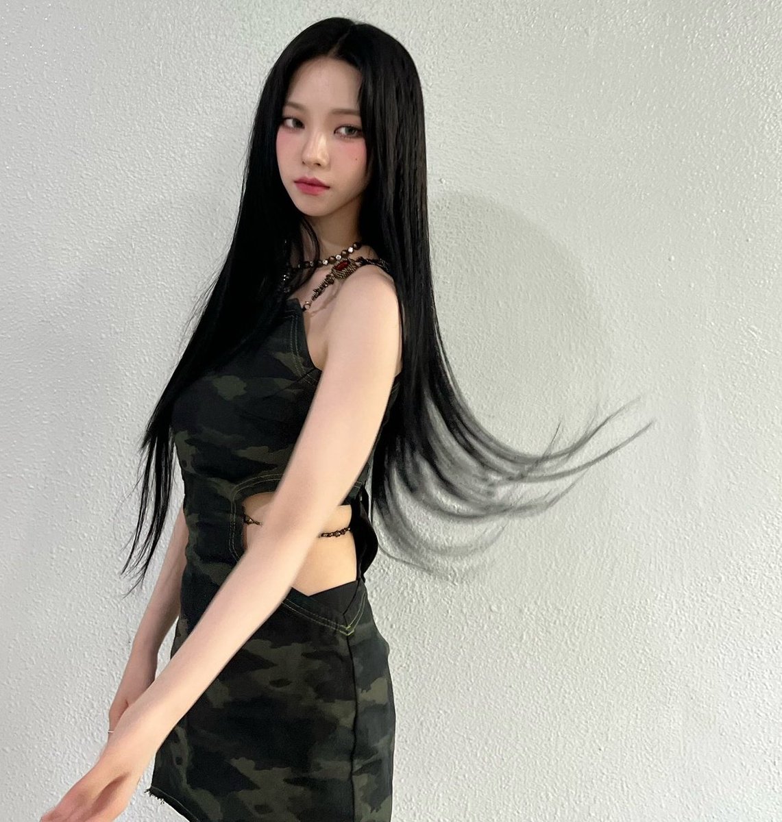 つ spicy 🌶️ on Twitter: "RT @insta_rina: KARINA (@.katarinabluu) has achieved 2.3M followers on ...