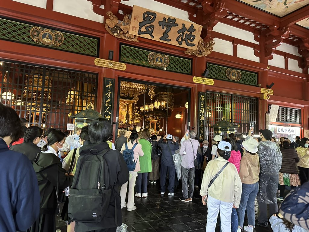 西村大樹（武井紗良ちゃん神推し！） on Twitter: "RT @naoya_fujita: 浅草。雨なのにすごい観光客。"