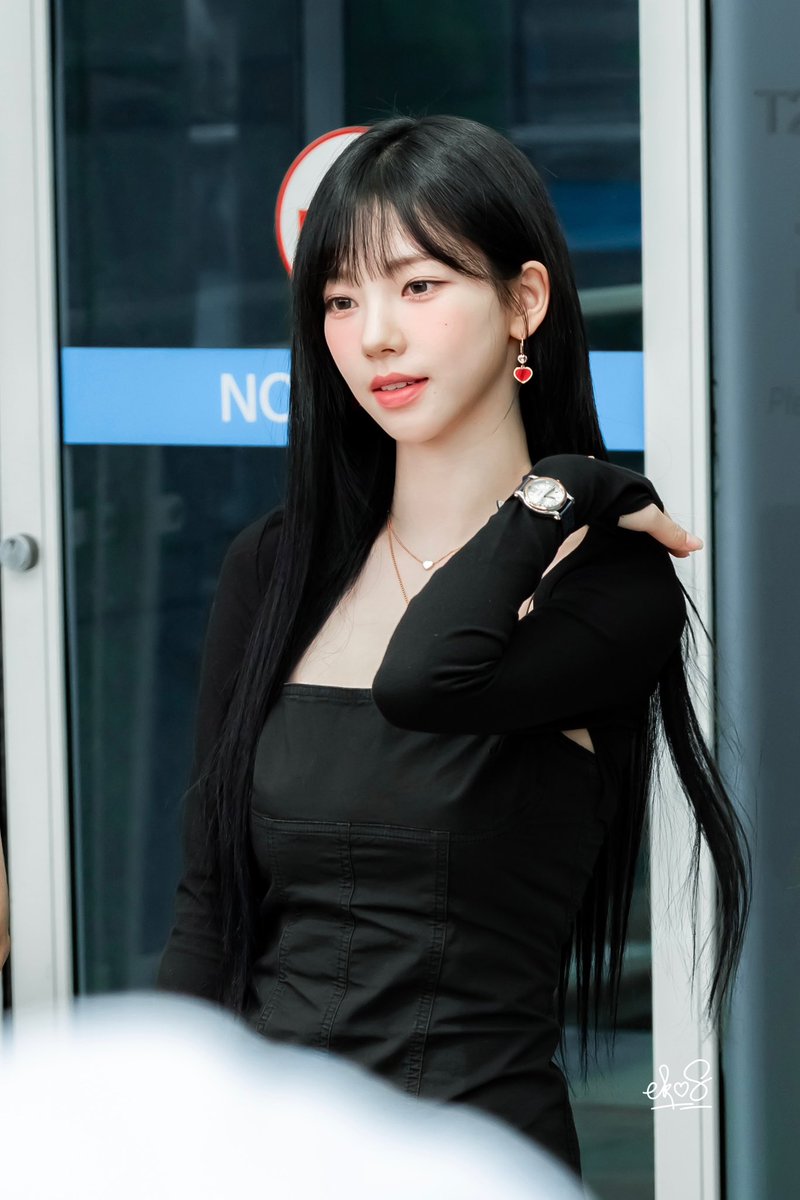 📸 에스파 GALLERY 🎞 on Twitter: "[HQ] 230522 ️ #KARINA #카리나 #aespa #에스파 @aespa_official Cr.eko8_sgg"