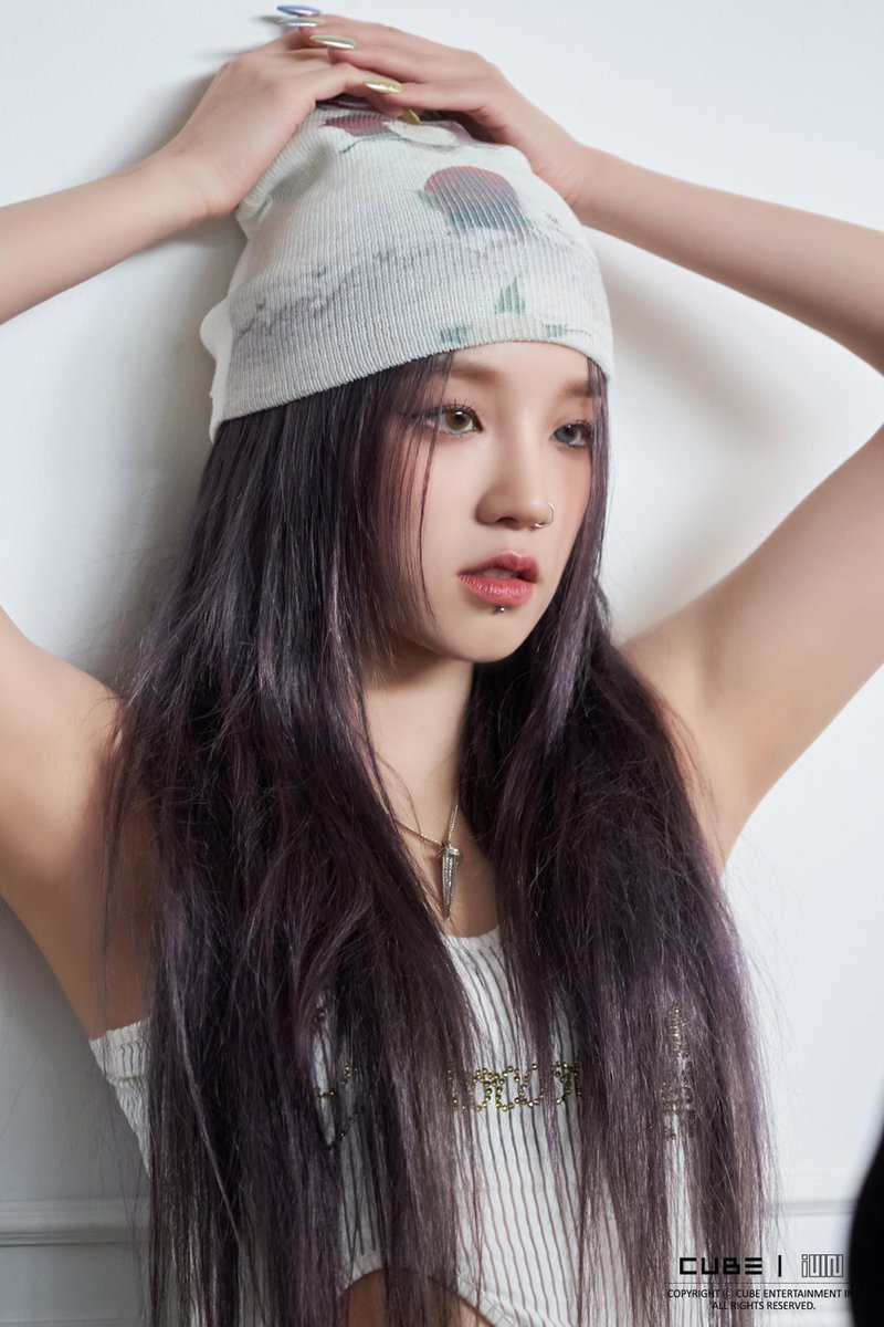 🎀 on Twitter: "RT @7minRainDrop: [I feel] 재킷 촬영 현장 비하인드 #우기 #YUQI #宋雨琦"