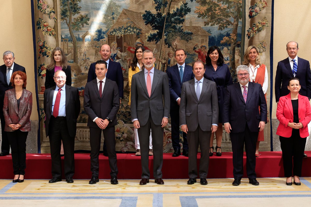 Casa de S.M. el Rey on Twitter: "El Rey preside la reunión de carácter honorífico del Patronato ...
