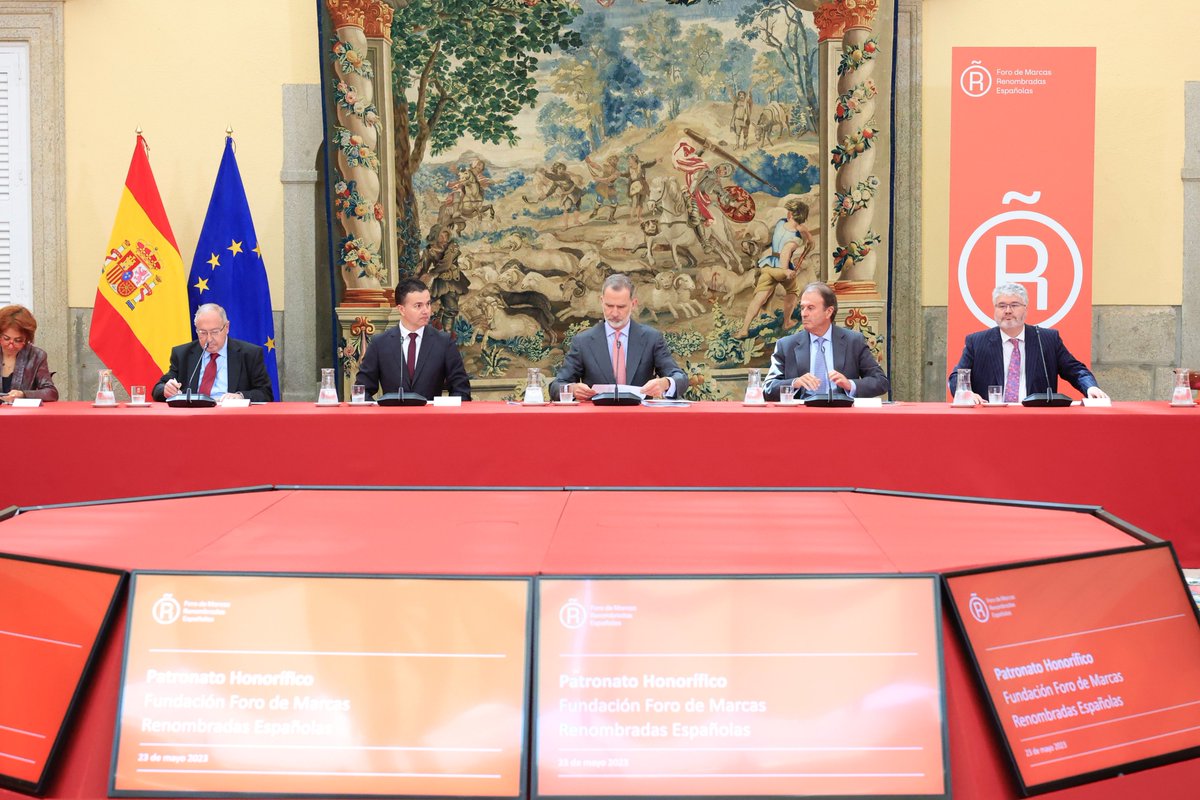 Casa de S.M. el Rey on Twitter: "El Rey preside la reunión de carácter honorífico del Patronato ...