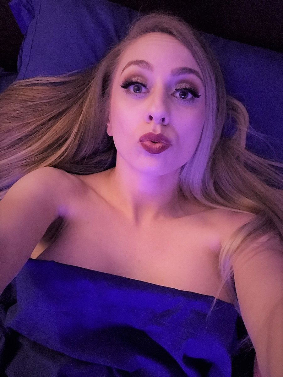 Darcee Renee on Twitter: "Sweet dreams loves! RT if you'd Netflix n chill first.💦"