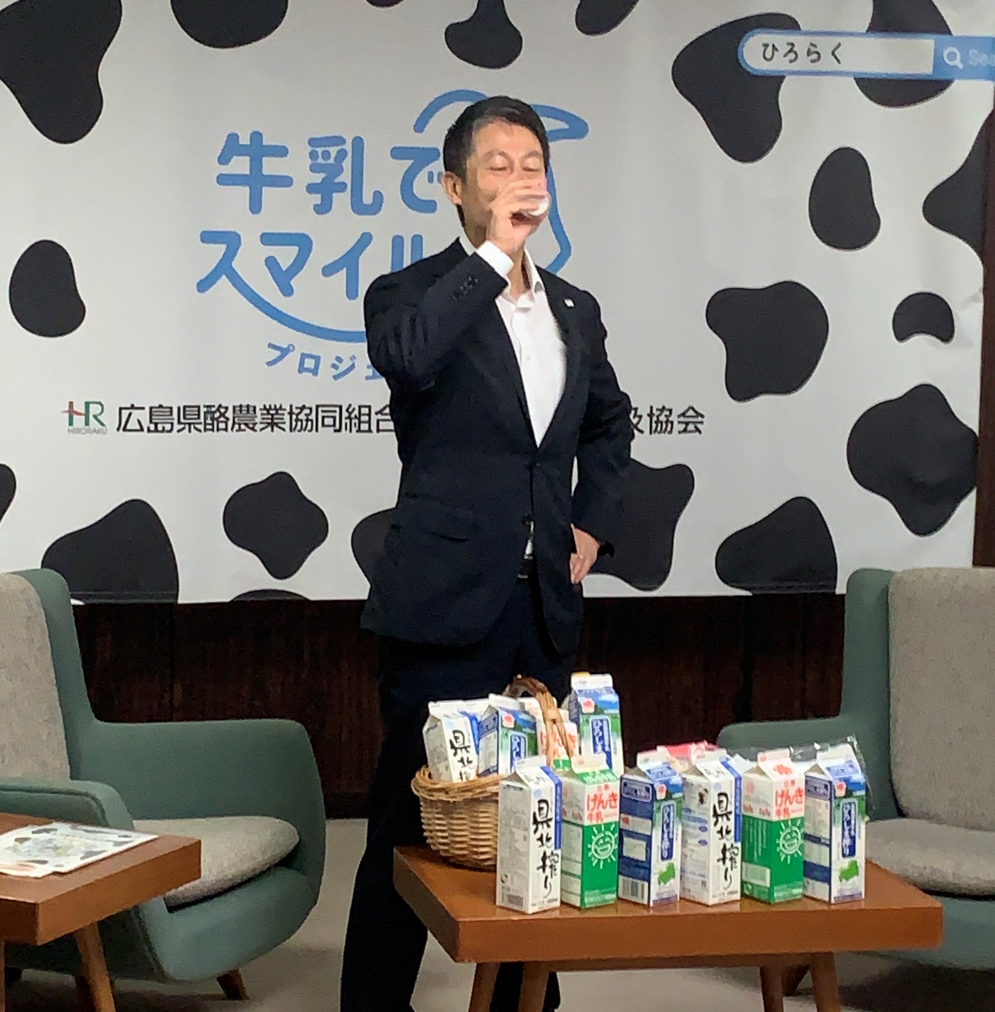 広島県 On Twitter 【6月は 牛乳月間🥛】 61の 世界牛乳の日 にあわせて、<広島県牛乳普及協会>が知事を表敬訪問し、県産牛乳をprしました! 牛乳 にはタンパク質が