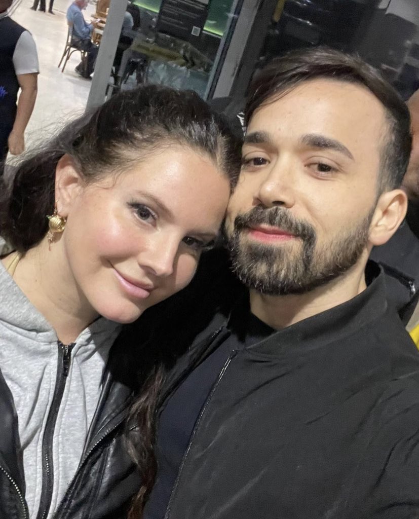 Lana Del Rey Brasil on Twitter: "Lana Del Rey e fãs hoje (04) no aeroporto de Guarulhos, em São ...