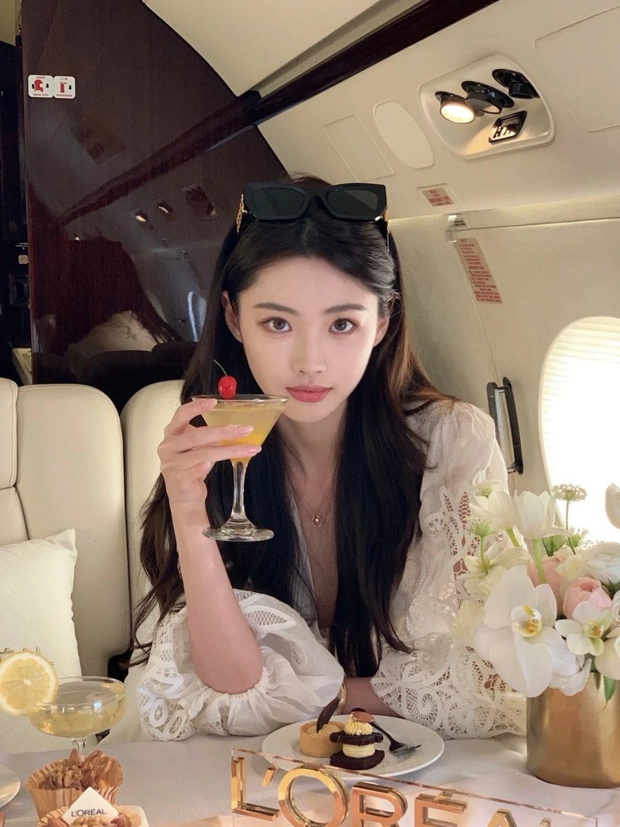 顾君妍（互粉） on Twitter: "在自己的赛道上，慢慢奔跑🏃，终点总会到达[飞吻R]"