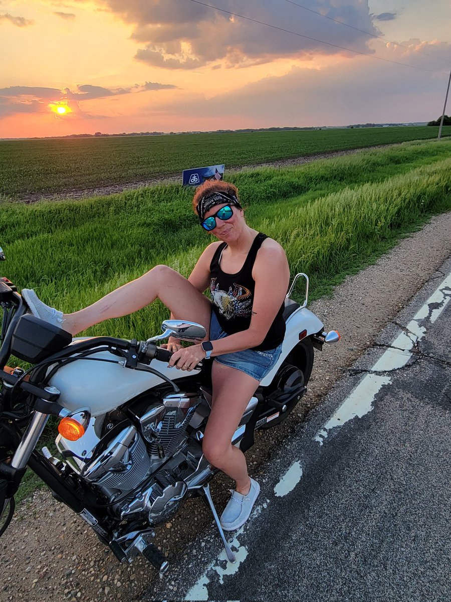 My Gal on Twitter: "Sunday ride ya'll. Beautiful evening 😎"