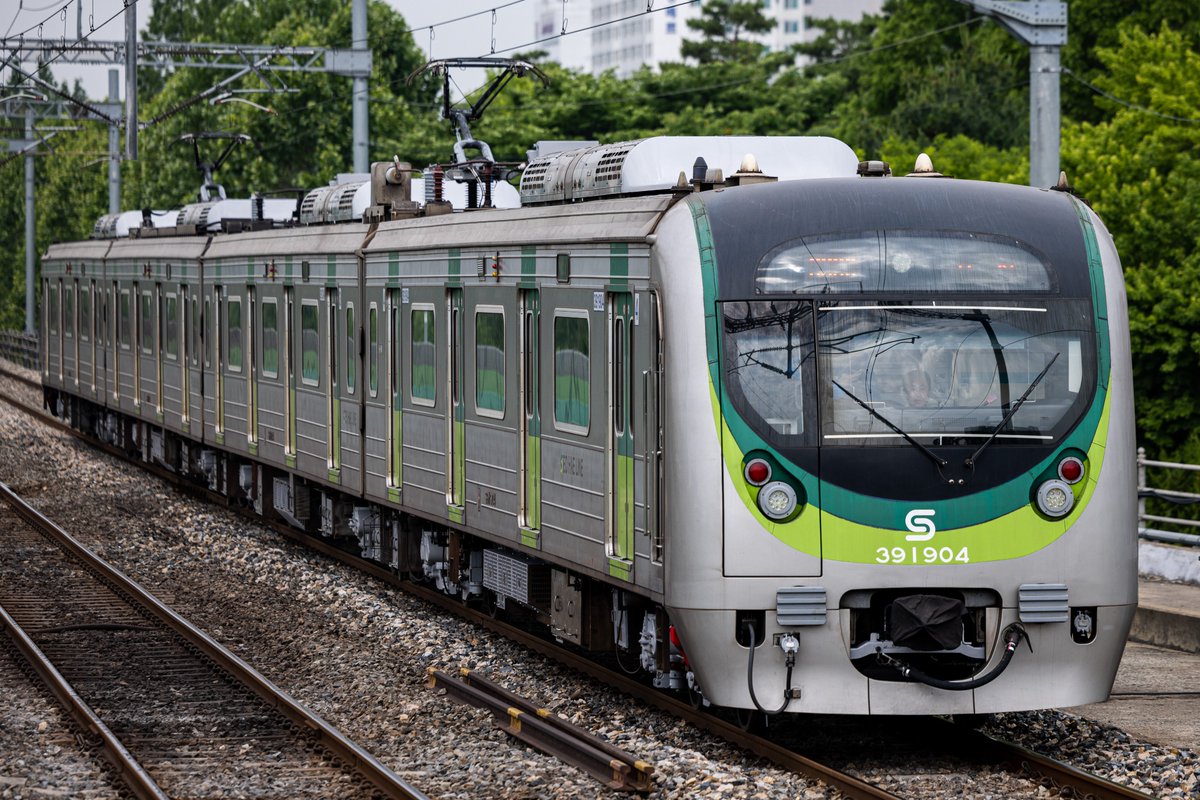 おにぎり on Twitter: "6/1 KORAIL西海線391000系391G04編成、SH出場試運転 全検上がりの緑電が安山線を U9980～U9981(烏耳島↔衿井) 391G04 ...