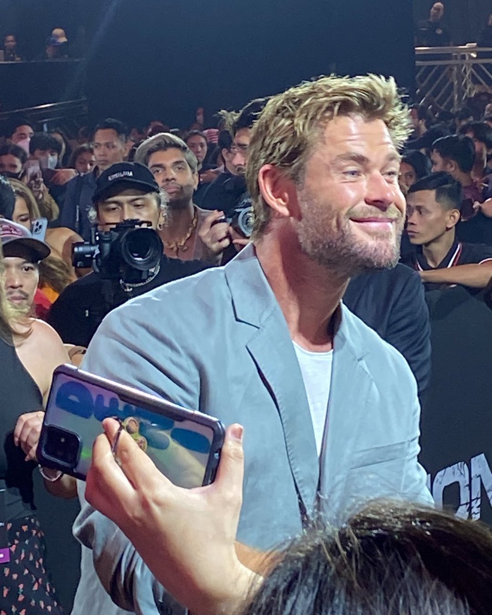 PhilSTAR L!fe on Twitter: "CHRIS HEMSWORTH IN MANILA Chris Hemsworth and director Sam Hargrave ...