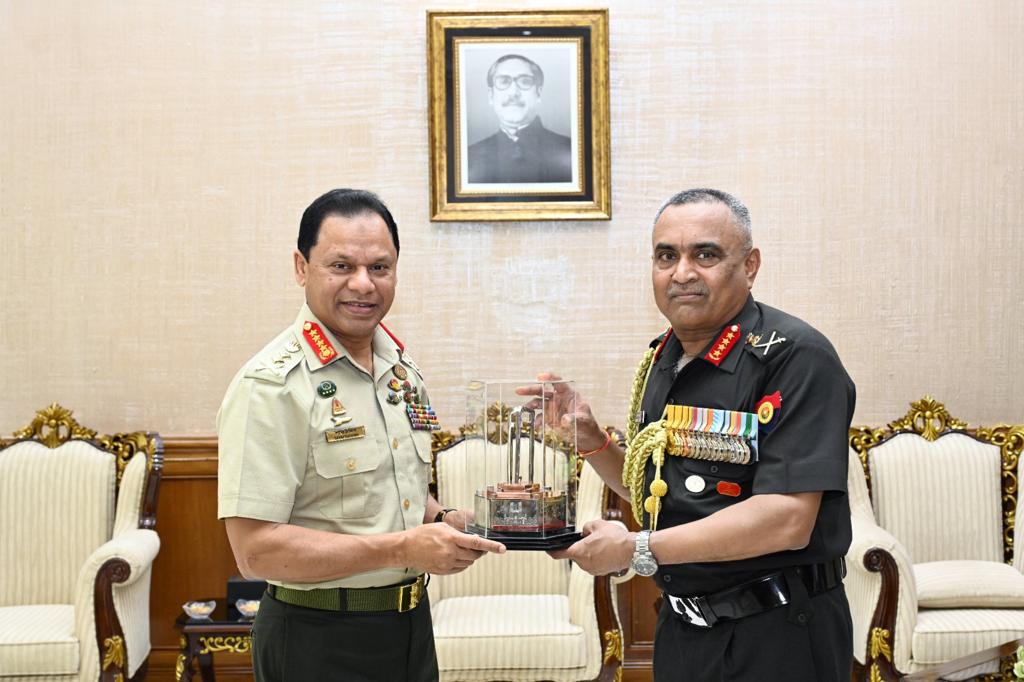 ADG PI - INDIAN ARMY on Twitter: "General Manoj Pande #COAS interacted with General SM ...