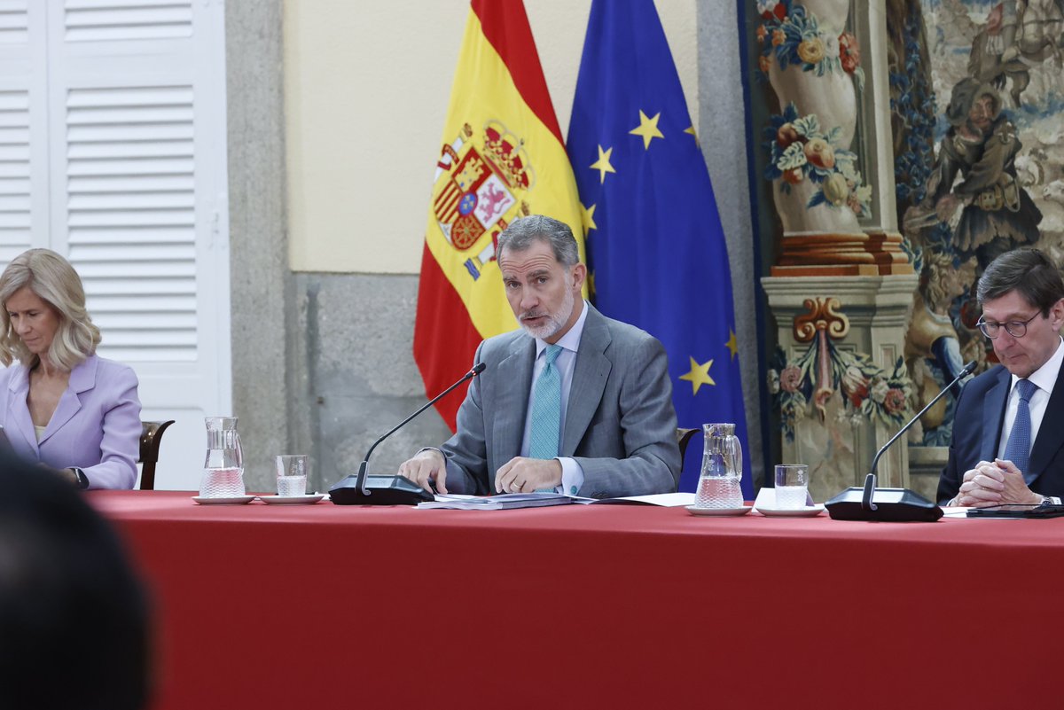 Casa de S.M. el Rey on Twitter: "El Rey preside la reunión del Patronato de la Fundación Cotec ...