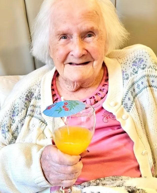 Royal Whispers On Twitter Rt Mikesington 108 Year Old Ada Daniel