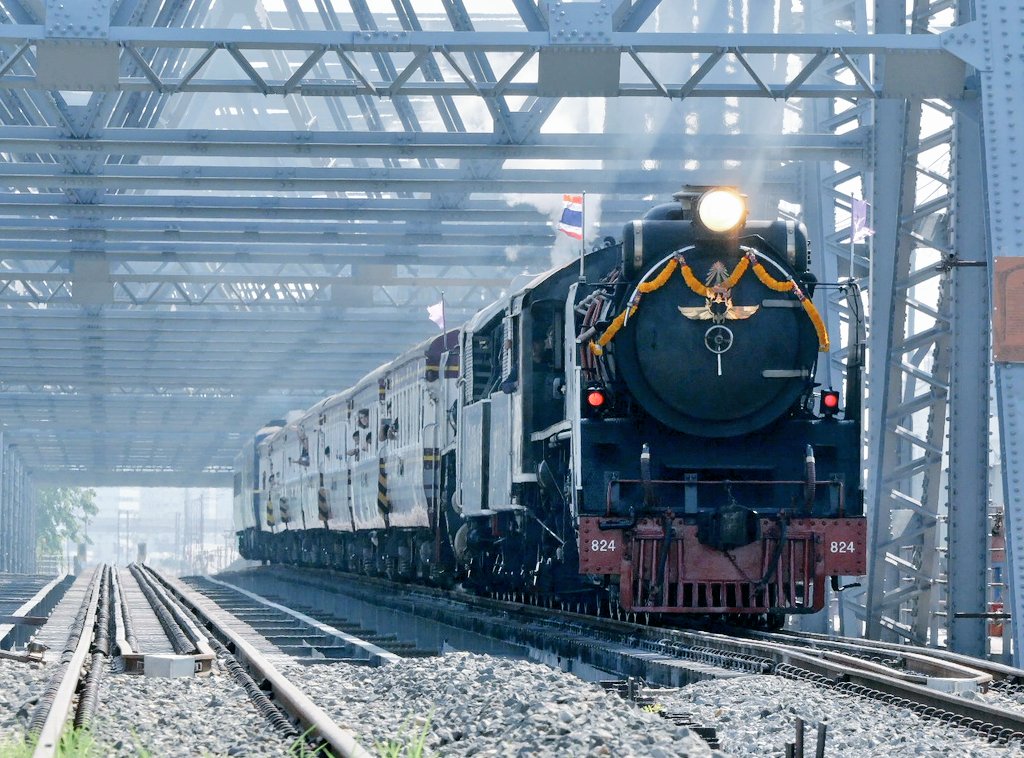 空鉄 on Twitter: "RT @unkoboxing: JNR Class CX50 ผ่านสะพานพระราม 6"