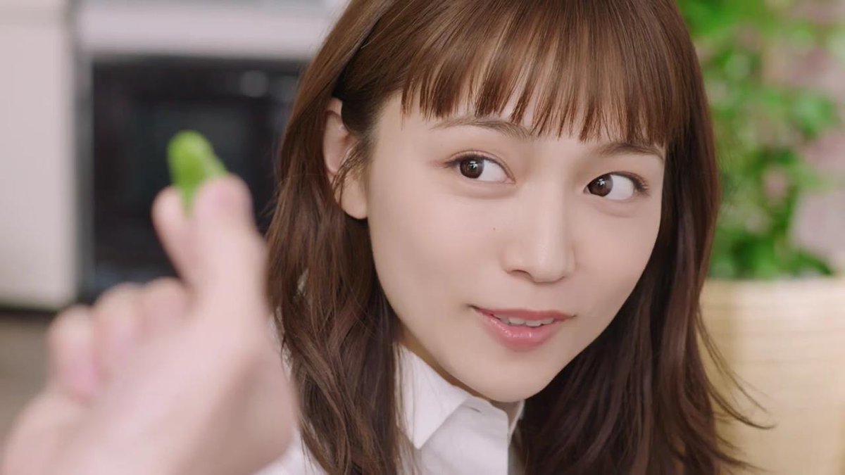 動画NOW on Twitter: "川口春奈 が出演する カルビー miino のCM「食べてミーノ」篇。 https://douganow.jp/archives ...