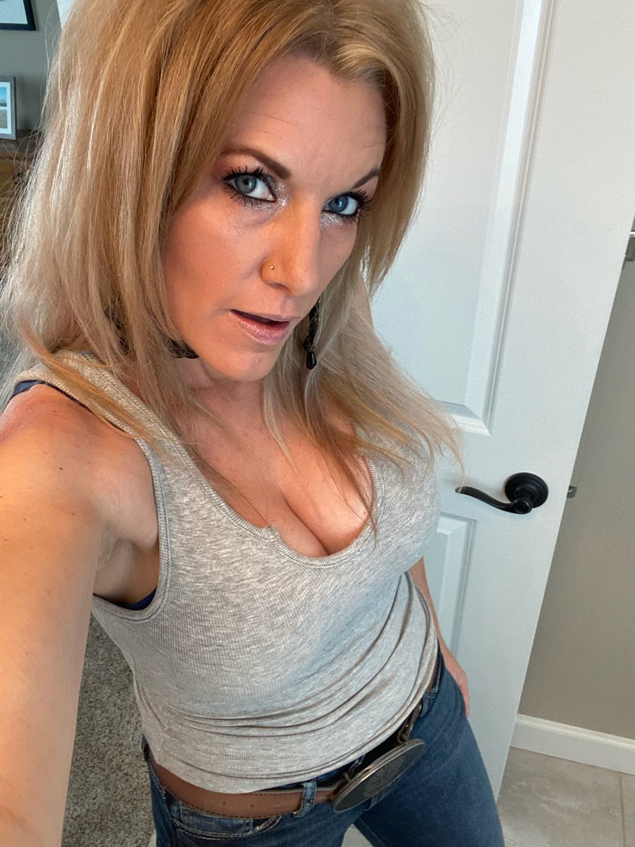 BeautiesPromo x AnniLoveAddictionPage🔞 6⃣.7⃣K on Twitter: "#MilfMonday This stunning lady is ...