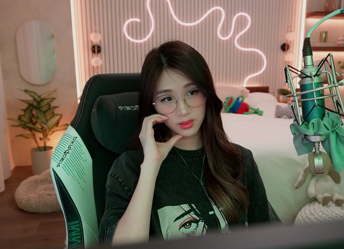 yougelly on Twitter: "webcam selfies ₊˚⊹♡"