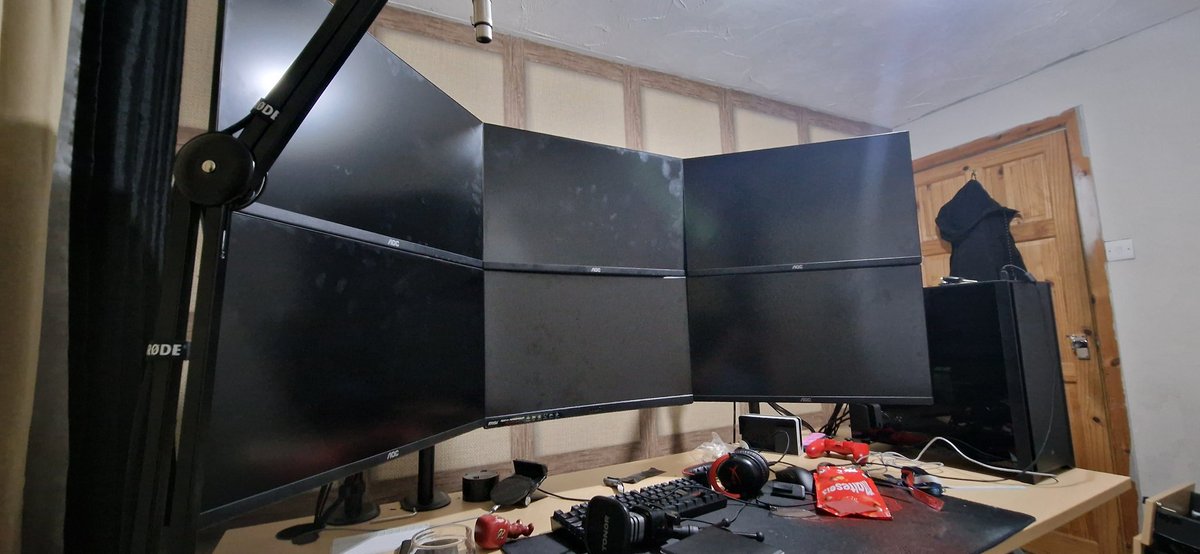 ApparentlyHazza ツ on Twitter: "Assembly 😍 Ignore the random desk clutter, and yes I will wipe ...