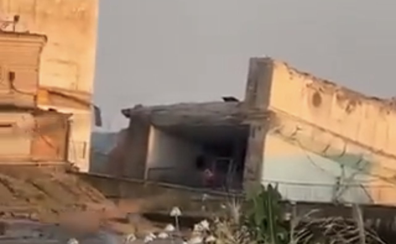 JSF on Twitter: "綺麗にスパッと切れてるような壊れ方は一体・・・ https://t.co/otWMekxc4e" / Twitter