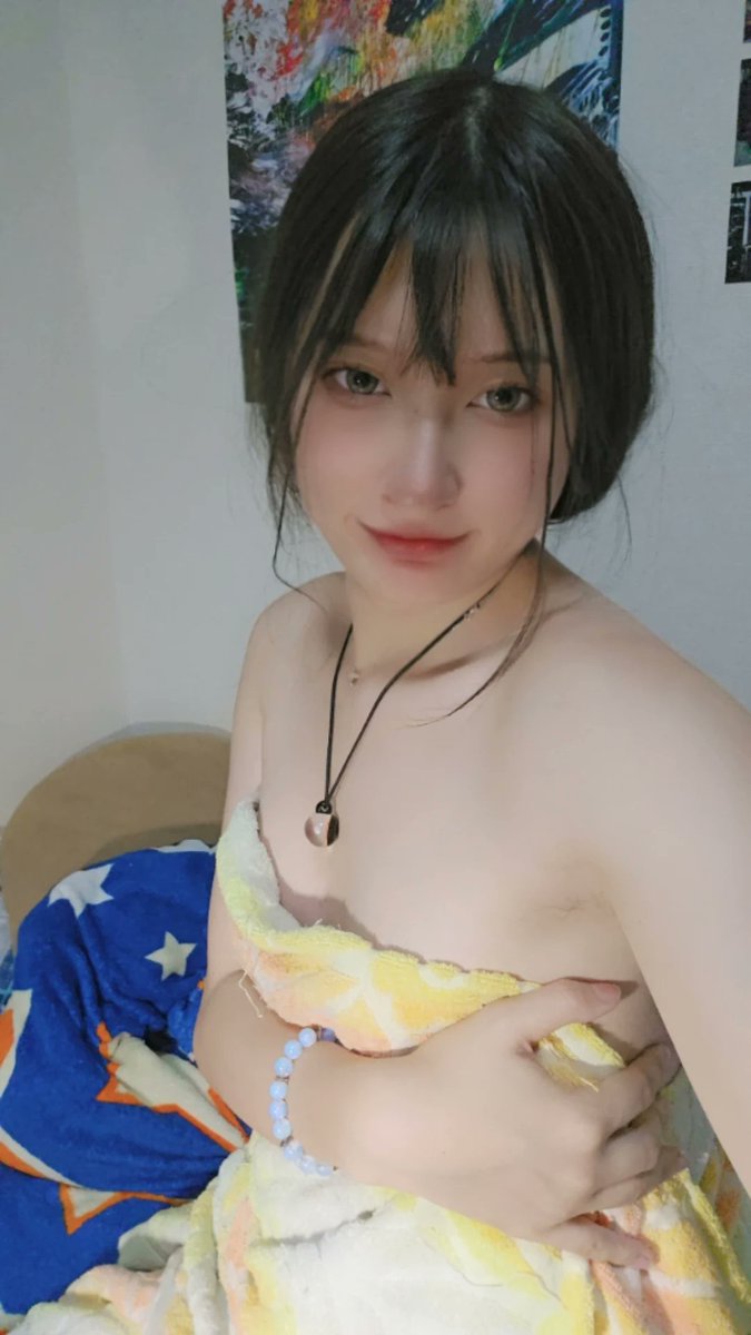 软肉肉🏳‍⚧ on Twitter: "感受36b的魅力😭😭😭 谁借我个大胸！😡😡😡"