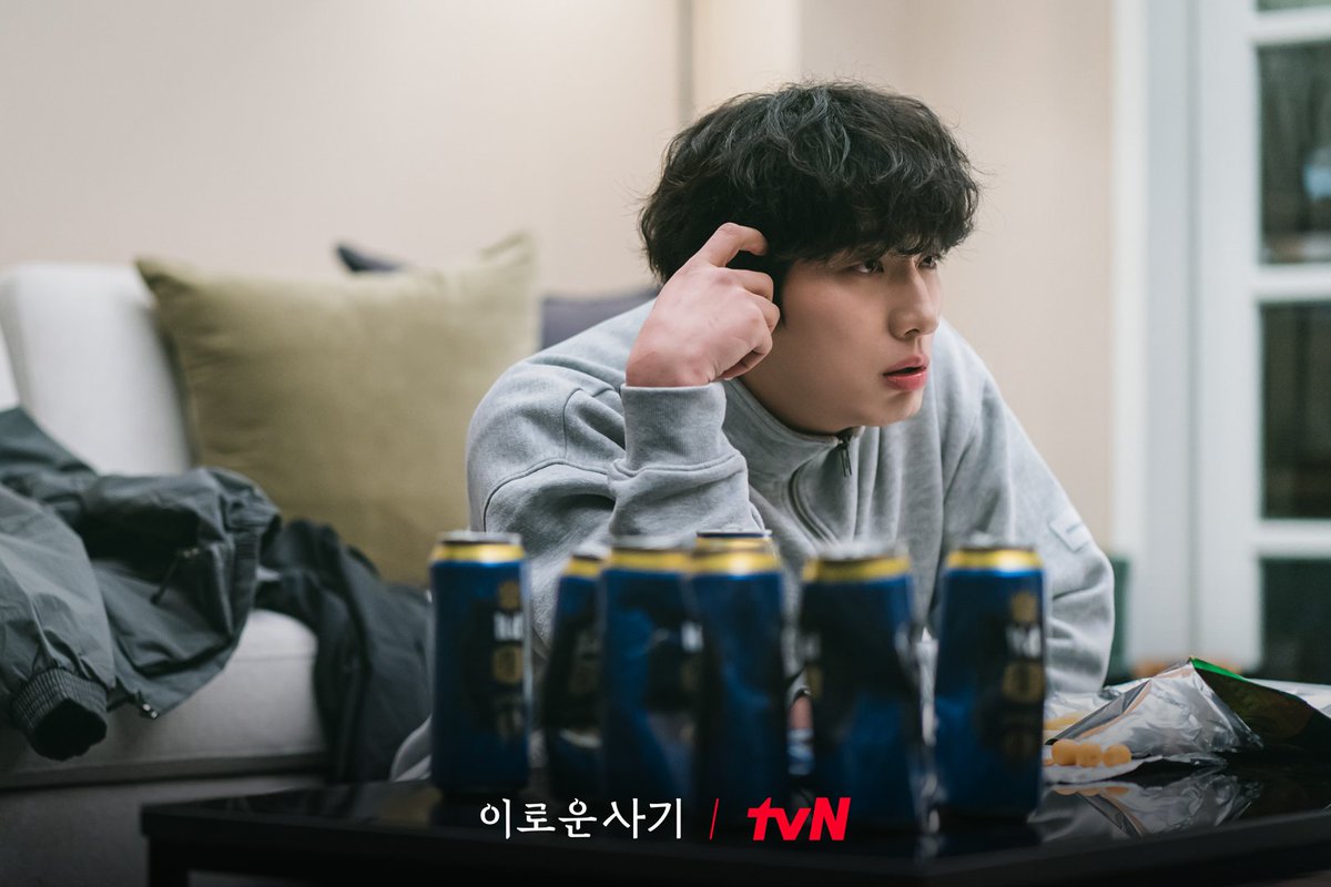 Tvn Drama On Twitter 이모~ 여기 과자 3봉지🥠랑 맥주 10000캔🍺이요~ 술냄새 폴폴 나는 고요한과