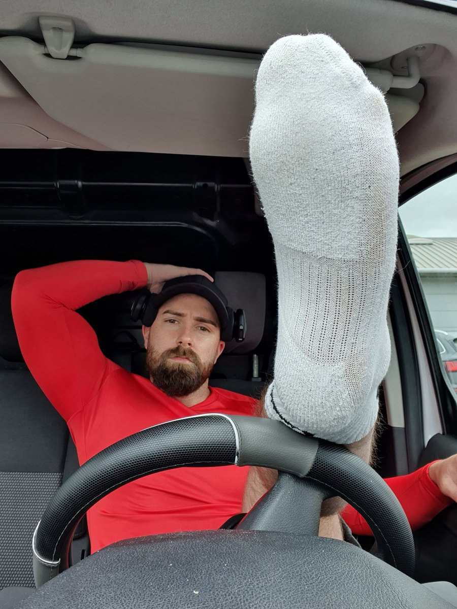 ᴍᴀꜱᴛᴇʀ ᴅᴏᴍ 🇬🇧 On Twitter Rt If You Want To Sniff My Socks After A