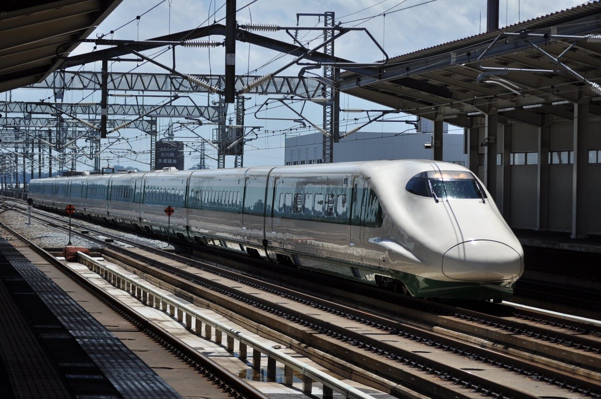 ルミナスフレア on Twitter: "昨年の新幹線YEAR2022で200系カラーとなり1夜にして大スターとなったJ66編成。来月は200系が果たせなかった新青森入線を200系カラーとなっ ...