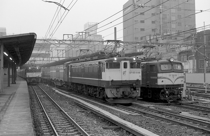 リベロ on Twitter: "EF58 + EF65 PF + EF64 1000 #皆の綺麗に並んでる写真を見たい"