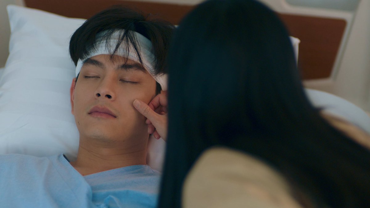 GMMTV on Twitter: "หน้าเปื้อนค่ะ เดี๋ยวมีนาเช็ดให้น้าาา #โคตรเหงาเรา2คนEP2 #GMMTV @nuneworanuch ...