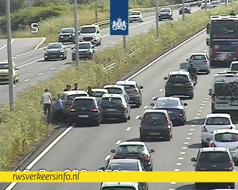 Rijkswaterstaat Verkeersinformatie on Twitter: "Drukke tijden voor de bergers op de #A2 in het ...