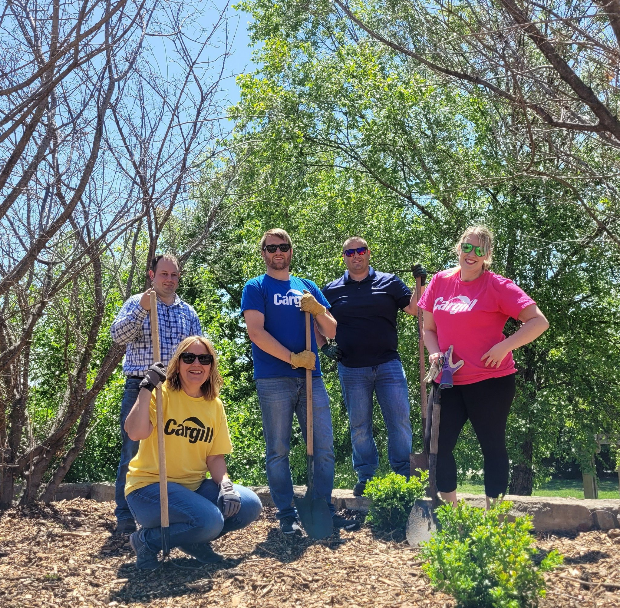 Kansas Girl Scouts On Twitter Cargill Cares Volunteers Joined Us Out