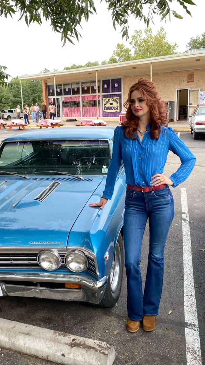 Elle on Twitter: "New BTS photos of Krysten Ritter as Sherry Cleckler in #LoveAndDeath🪓 pictured ...