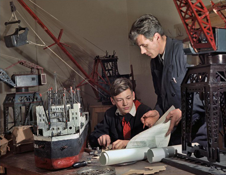 USSR Pictures on Twitter: "Teacher of the technical club V. Glavko and student Valery Nekrasov ...