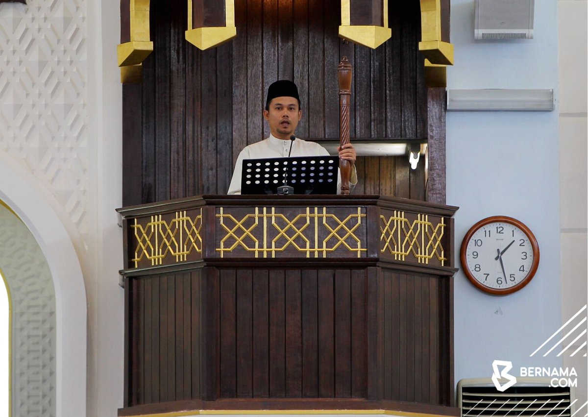 BERNAMA on Twitter: "Ketua Wartawan @SinarOnline Perak Saifullah Ahmad membacakan teks khutbah ...