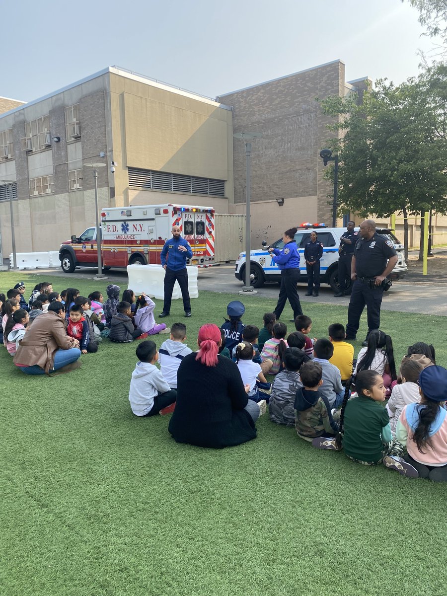 NYPD Community Affairs on Twitter: "Our Queens Outreach teamed up with @FDNY to provide safety ...
