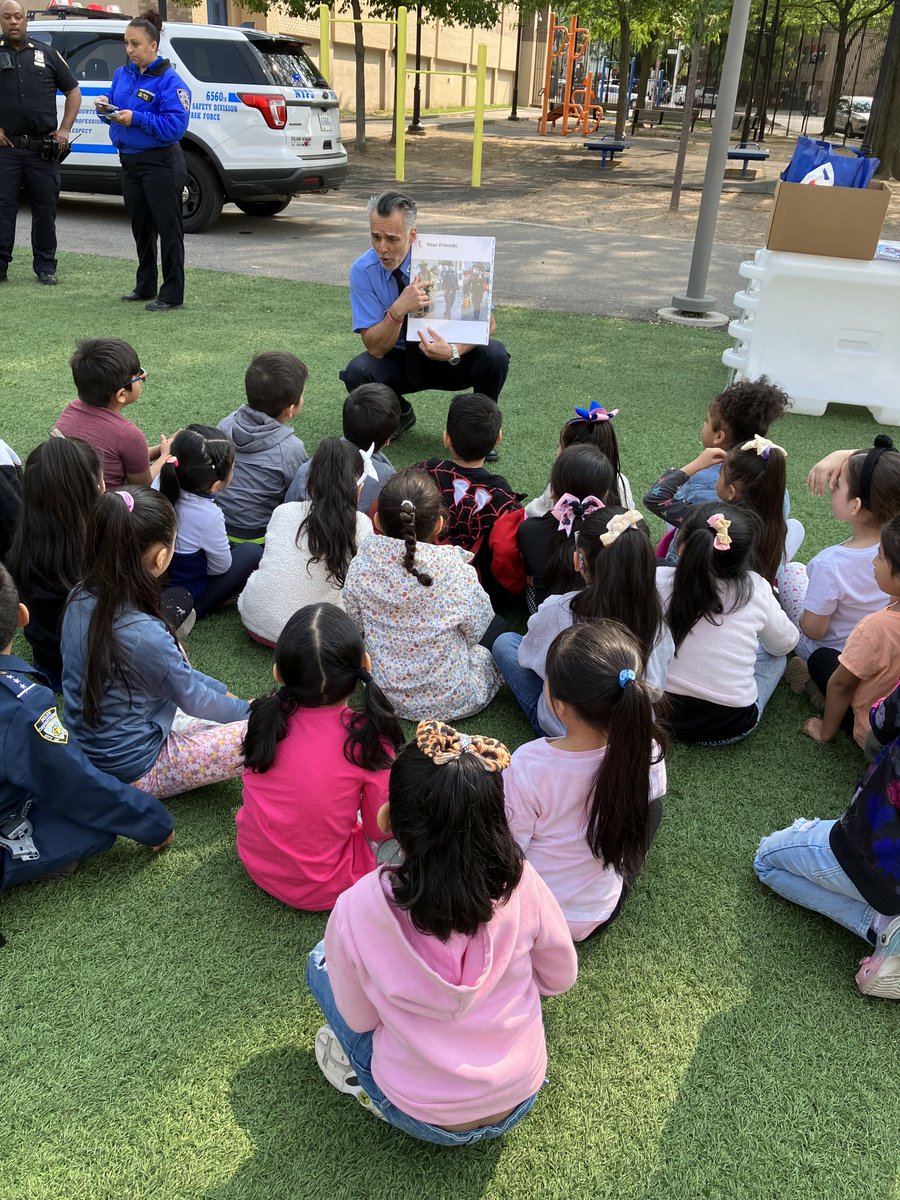 NYPD Community Affairs on Twitter: "Our Queens Outreach teamed up with @FDNY to provide safety ...