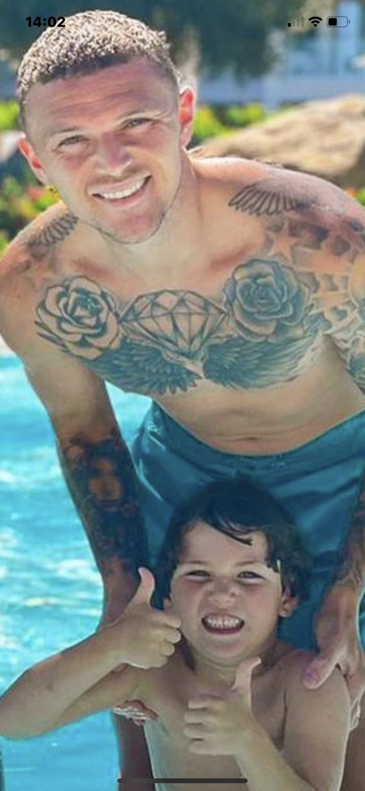 TD13🇸🇪🍉 on Twitter: "I reckon that’s fake, the photo on the wall looks like shite, and the stars ...