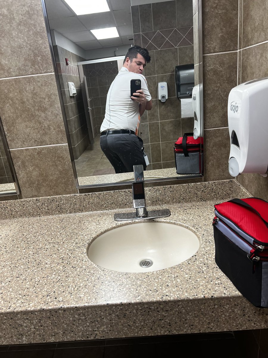 PSacz on Twitter: "Ass out for Friday, Memorial Day weekend."