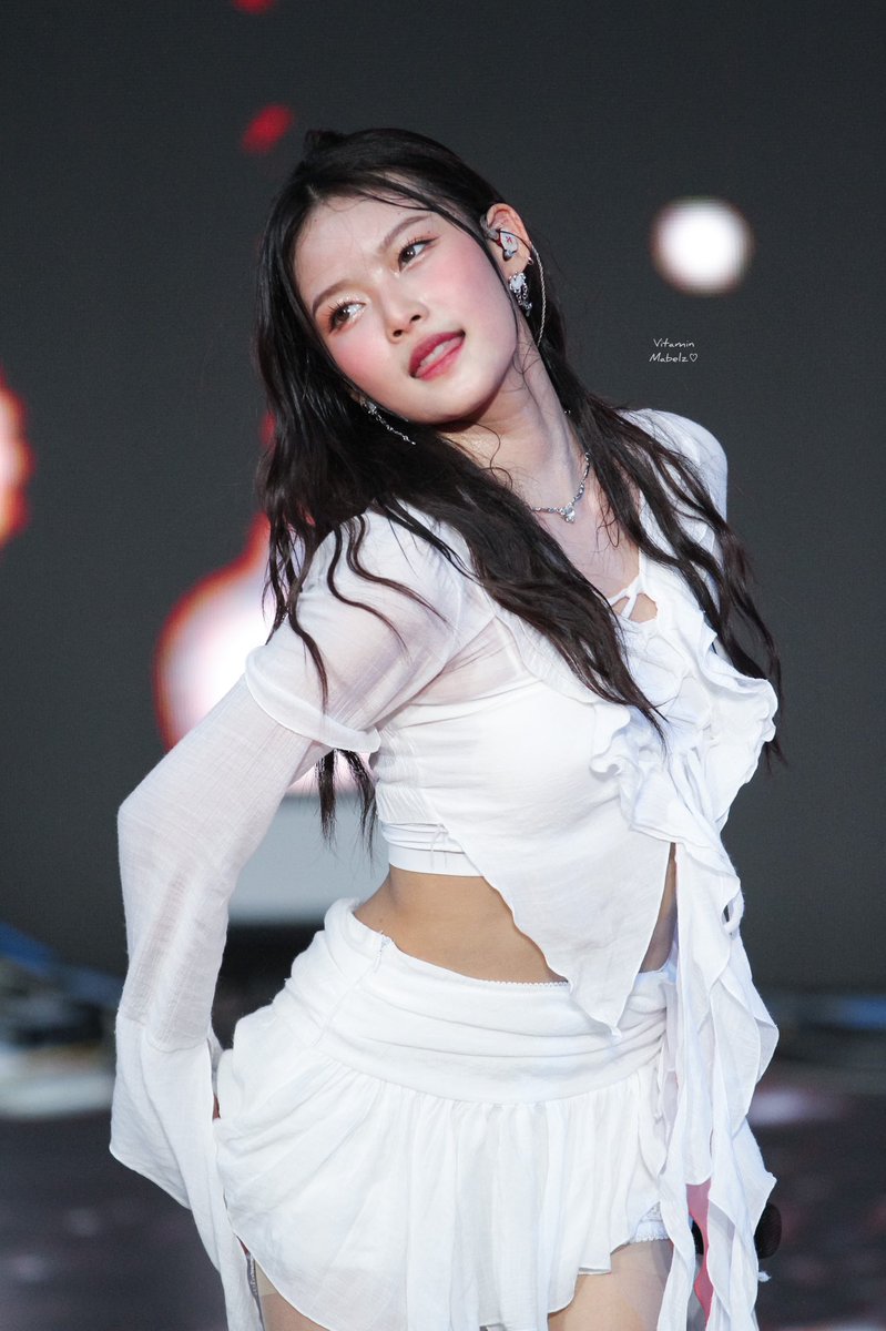 VITAMIN Mabelz ️ on Twitter: "260523 🫣 ️ #FWDMusicLiveFest #Mabelz_PiXXiE #PiXXiE"