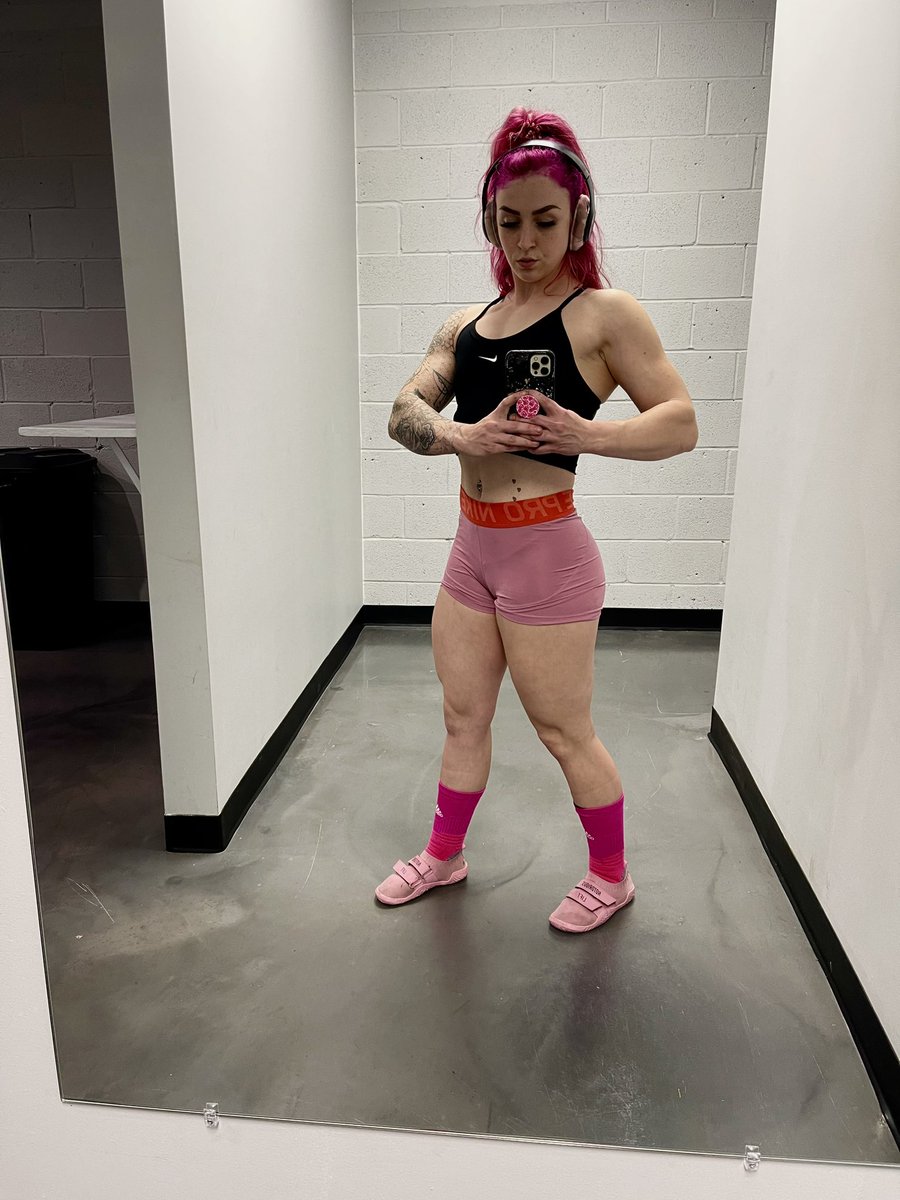 🌟Goddess Macy Nikole EXXXOTICA MIAMI💋 on Twitter: "Pink & pumped!🩷💪🏼 What would you do if you ...