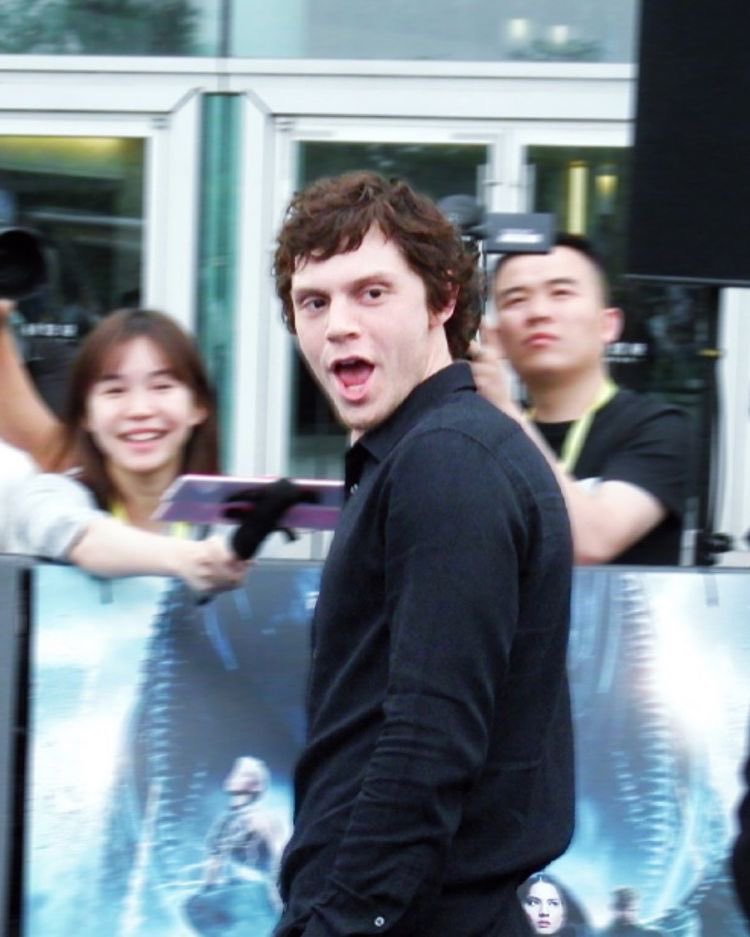 pelin on Twitter: "EVAN WHAT??? EVAN SEES THE FANPAGES??? GOSH GOSH GOSH"