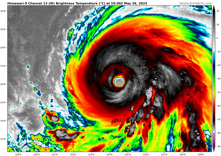 Nicholas Krasznavolgyi on Twitter: "Typhoon Mawar has weakened more since this morning to 165 ...