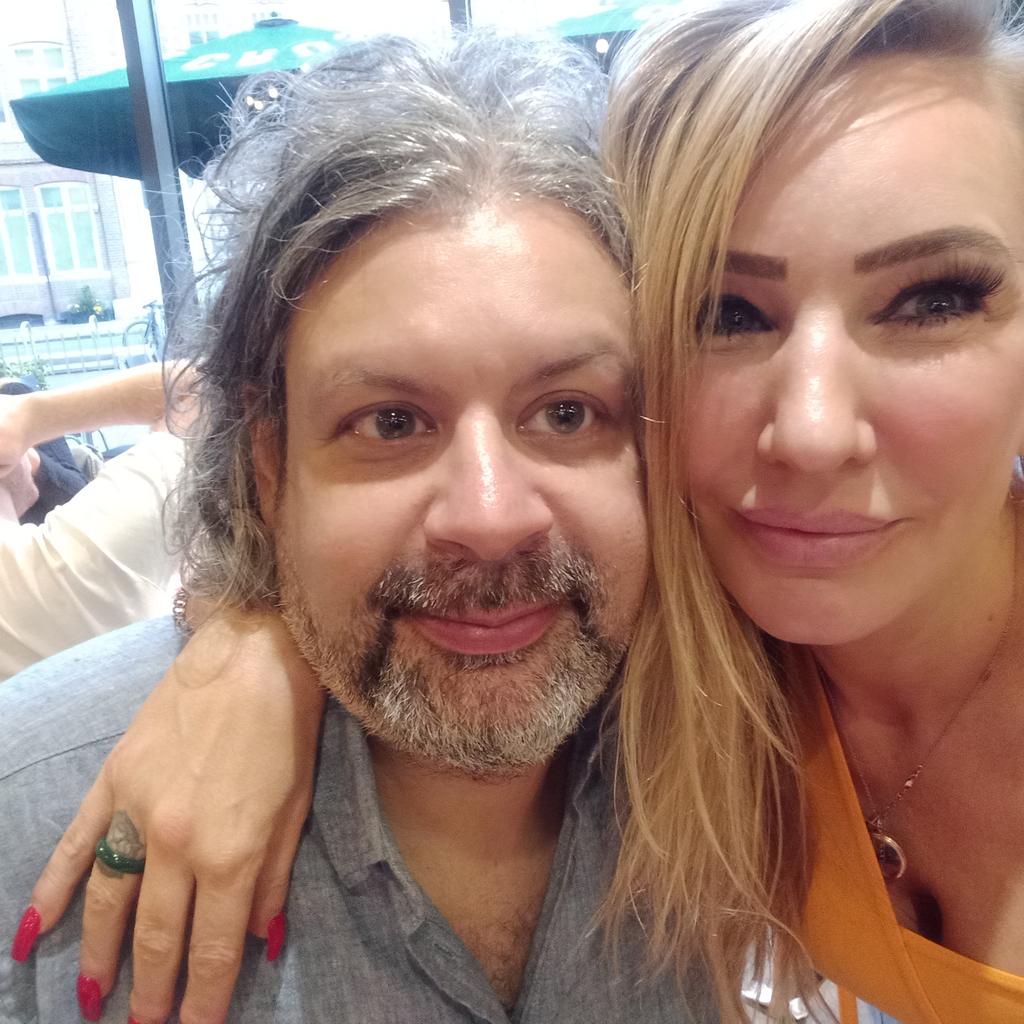 Lois Perry's Instagram, Twitter & Facebook on IDCrawl